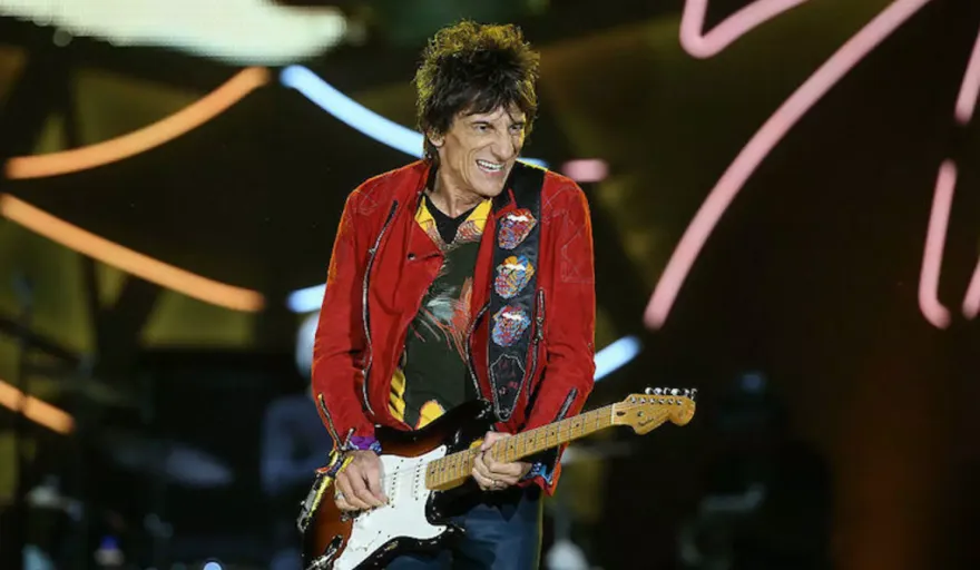 Ari kytsya kiss inquired me to take off my footwear off and